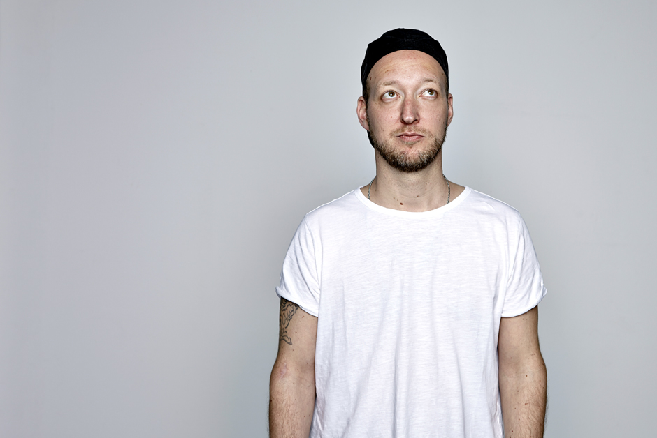 Musiker FALK muss sich in Corona-Zeiten mit Rolle als Hausmann und ...